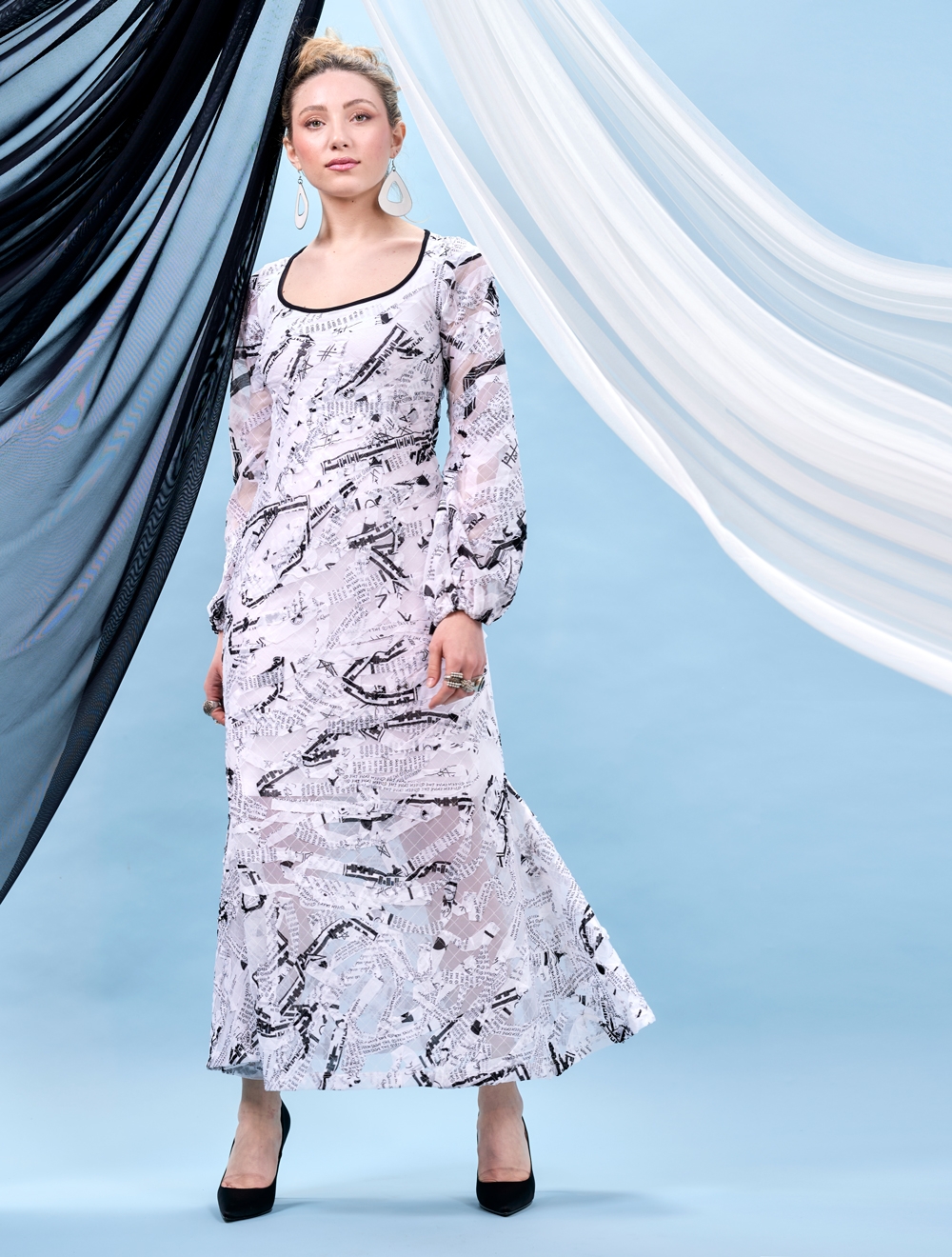 Long white dress with printed fabric applications - Save The Queen!